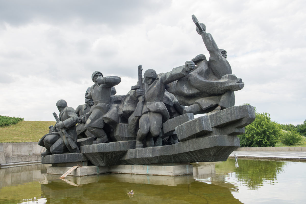 How and Where to Relocate Controversial Memorial Statues - Hevi-Haul